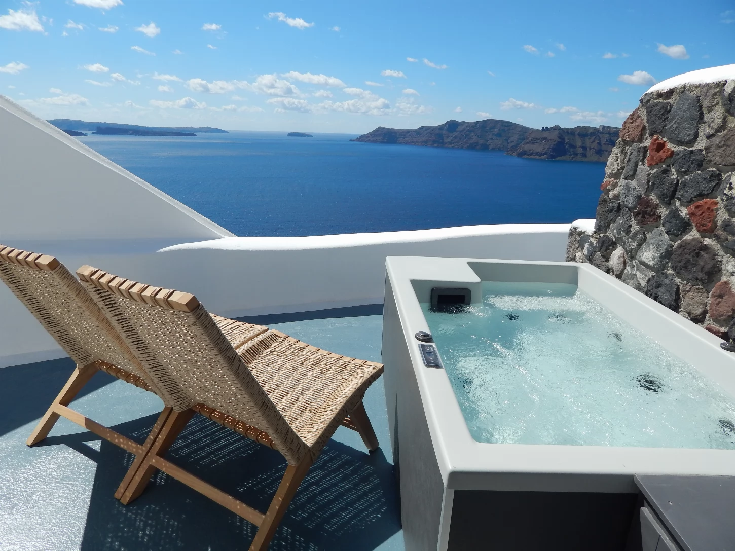Traditional Cave Studio with outdoor jacuzzi - Aspa Caves Oia Santorini ...